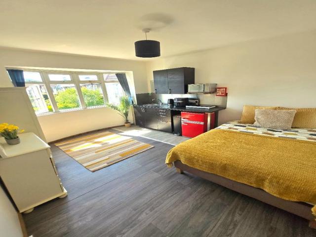 Bright and spacious in quiet cul de sac location