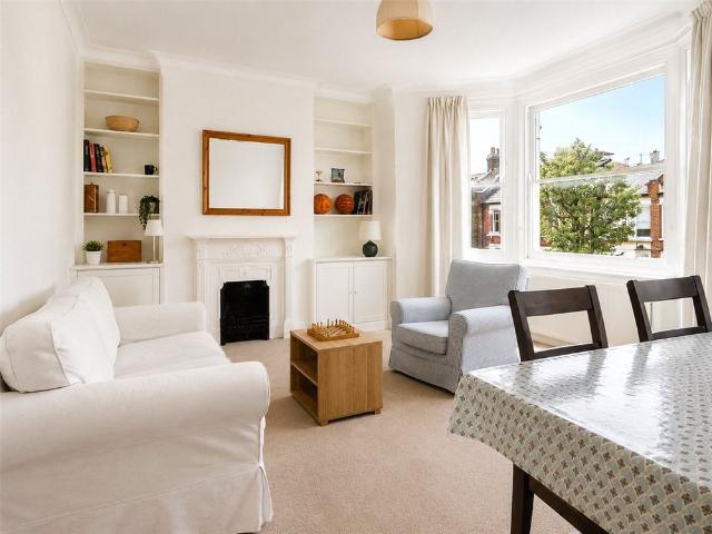 Bright and spacious three double bedroom split level flat set over the first and second floors of a period conversion on the sought after Alphabet Streets. Suitable for sharers