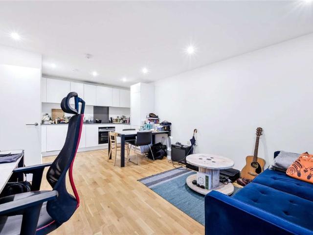 Bright and spacious 1 bedroom apartment with a private balcony