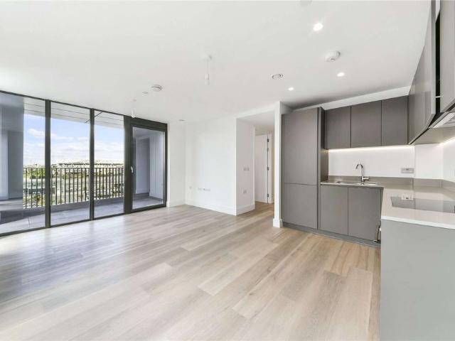 Bright and spacious 1 double bedroom apartment to rent in Stratford