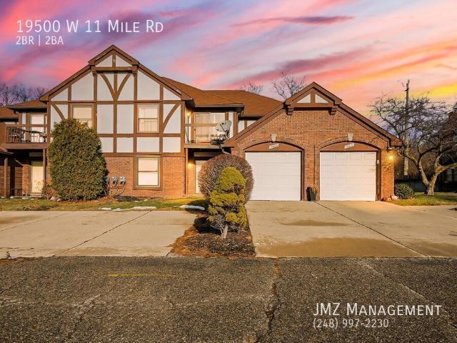 Bright and Spacious 2 Bed, 2 Bath Home in Lathrup Village!