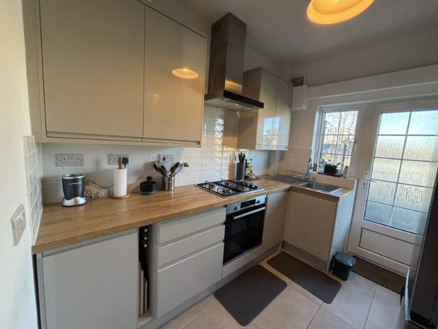 Bright and spacious 2 bedroom apartment