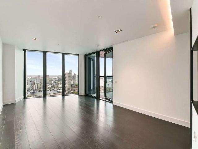 Bright and spacious 2 double bedroom, 2 bathroom apartment with water views from all principle rooms. Offered furnished or unfurnished
