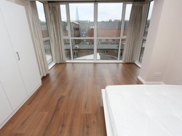 Bright and welcoming bedroom in a shared flat near Tower Bridge Has a Room