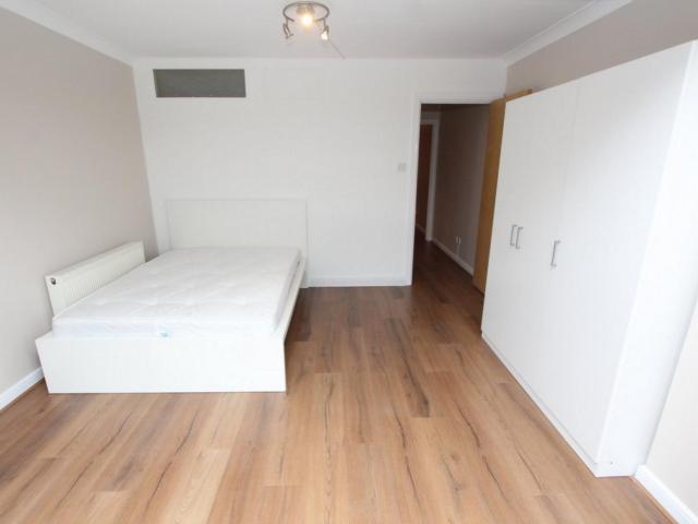 Bright and welcoming bedroom in a shared flat near Tower Bridge Has a Room