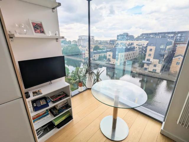 Bright Angel Canal View Flat Has an Apartment