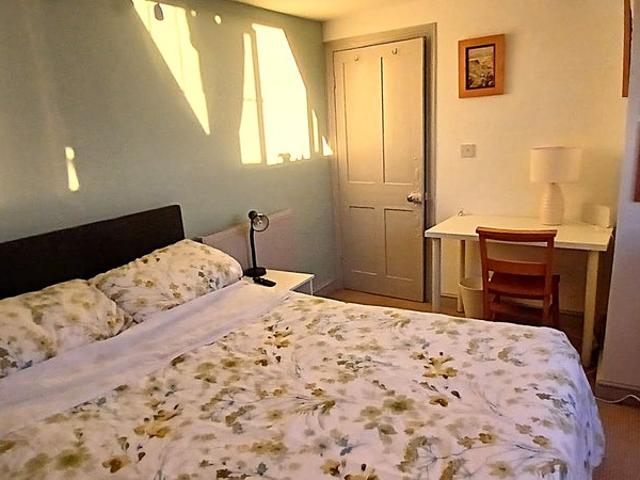 Bright & Airy double room Available Now in Tiverton
