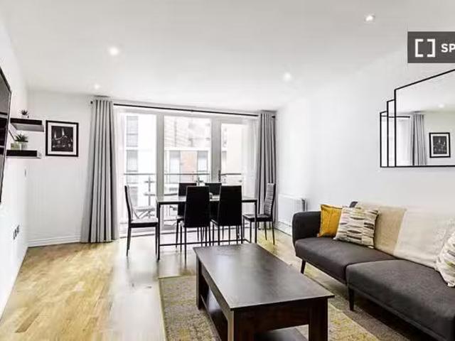 Bright Battersea Apartment