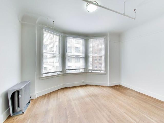 Bright & Beautifully Remodeled Junior 1 Bedroom With In Unit WD!