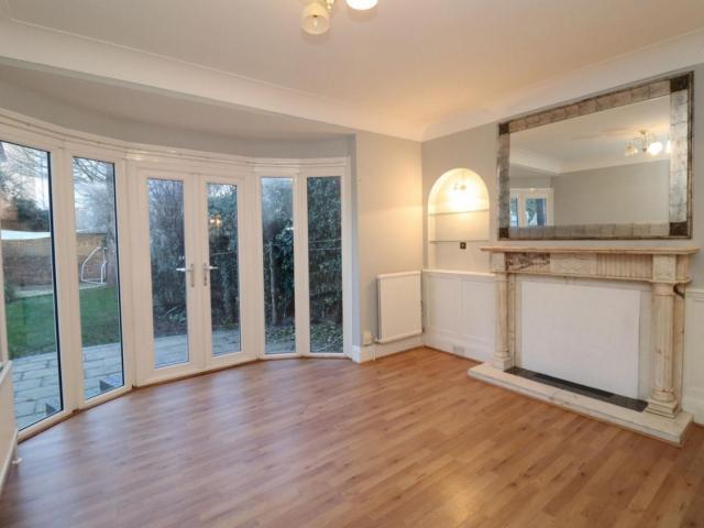 Bright bedroom in a shared flat in Richmond Has a Room
