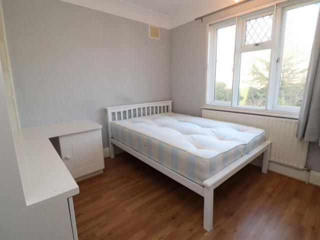 Bright bedroom in a shared flat in Richmond Has a Room