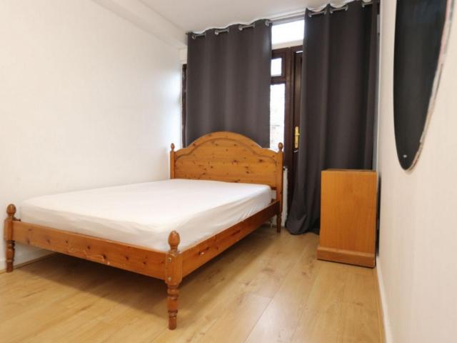 Bright bedroom in a shared flat in Wembley Has a Room