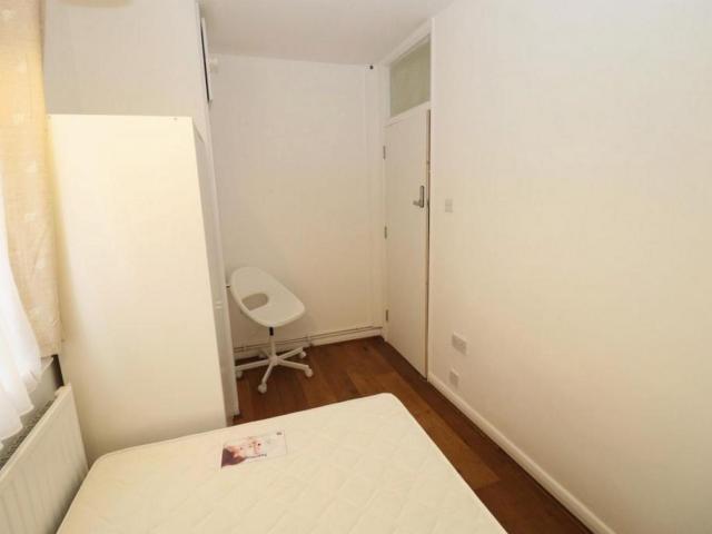 Bright bedroom in Lewisham Has a Room