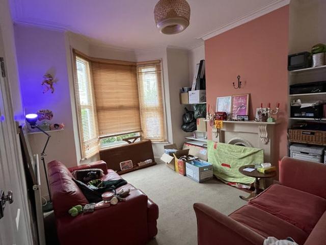 Bright Ground Floor Flat with Private Garden