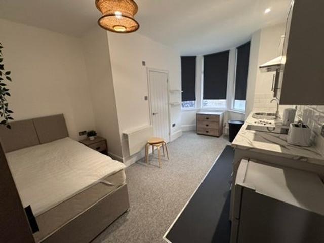 Bright Ground Floor Studio All bills