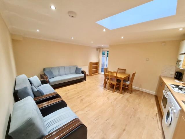 Bright Ground Floor 1 Bed with Patio Garden ✨