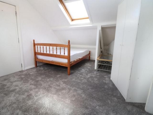 Bright double bedroom close to Harlesden Overground Has a Room