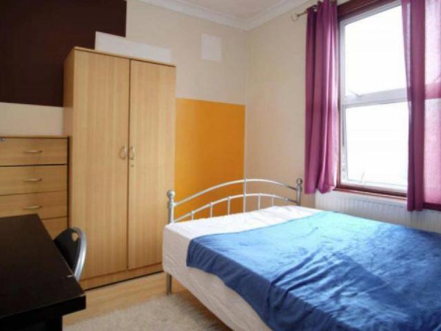 Bright double bedroom close to Wanstead Park Has a Room