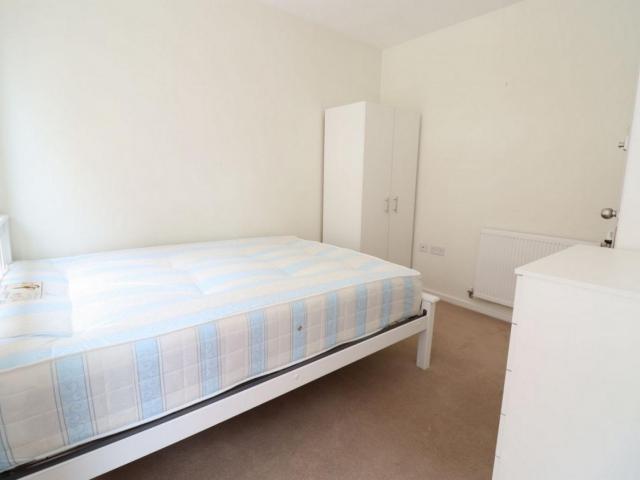 Bright double bedroom not far from Acton Central Overground Has a Room