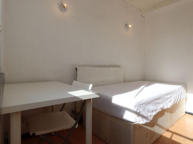 Bright double bedroom not far from Bethnal Green tube station Has a Room