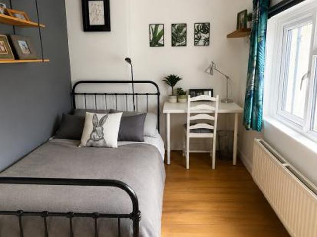 Bright Double Room BS3 Close to Temple Meads & Bristol City Centre