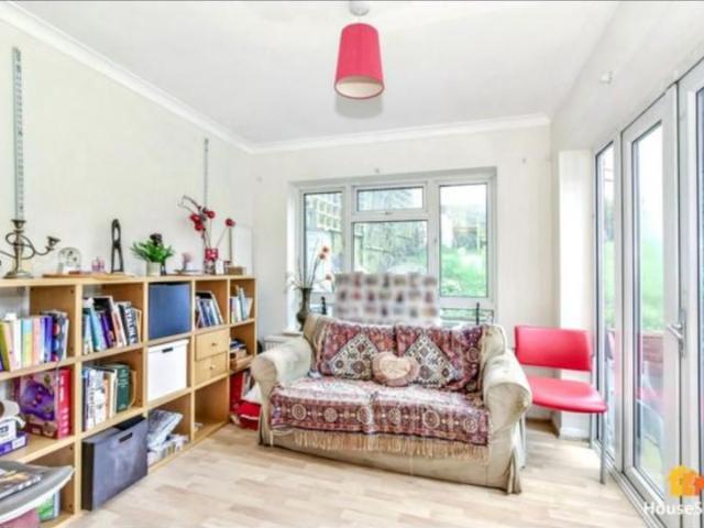 Bright Double Room + Office + Private Bathroom | Quiet Chesham Home