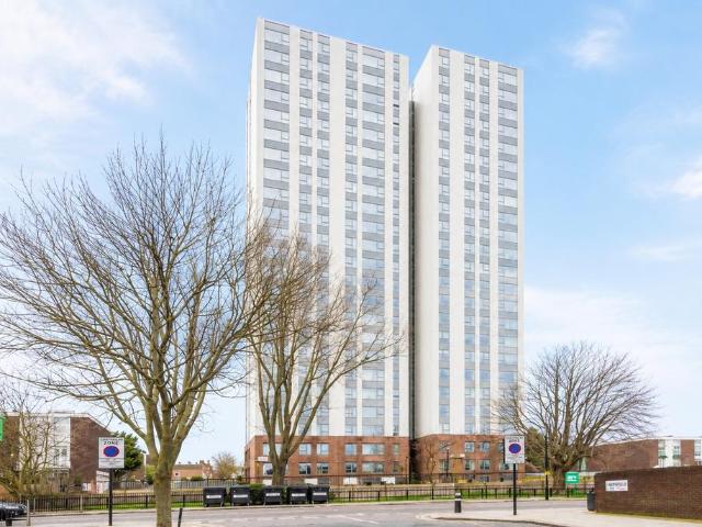 Bright Double Rooms in Prime Swiss. 2 bed flat to rent £1,000 pcm £231 pw