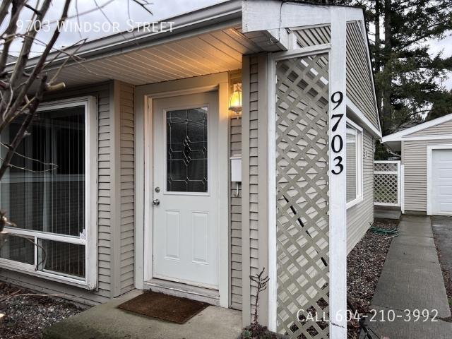 Bright Duplex Unit with Big Yard!