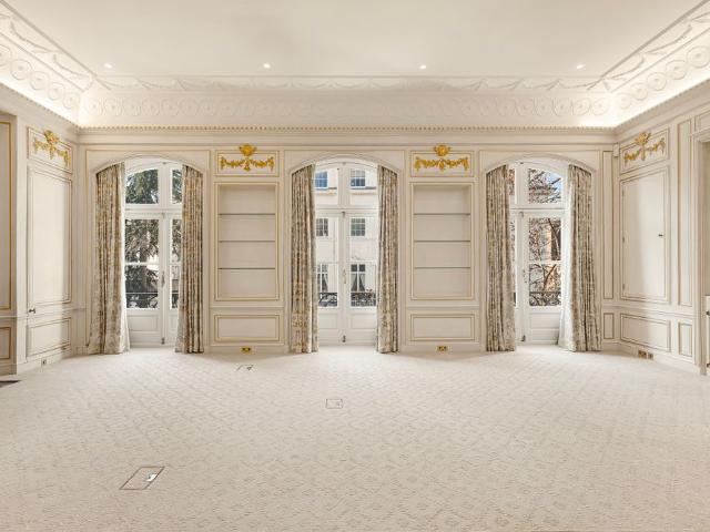 Bright First Floor Home on Eaton Place