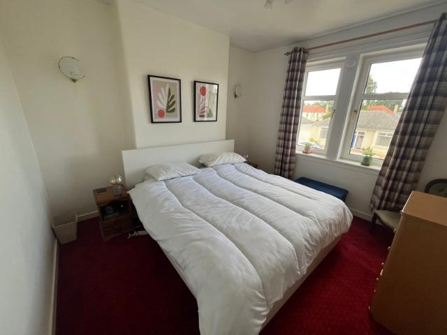 Bright flat in Balgreen