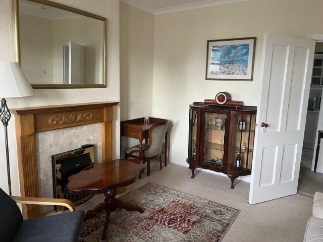 Bright room in Balgreen