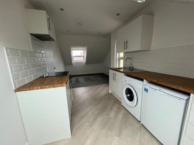 Bright & Fully Renovated 1 Bedroom Top Floor Flat