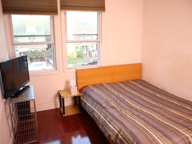 Bright furnished room in flushing