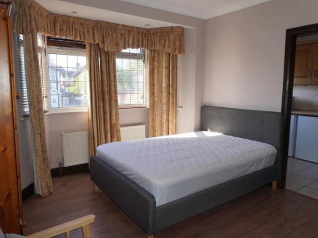 Bright Furnished Studio Flat – Acton