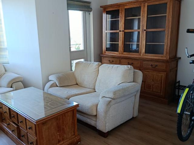 Bright open plan flat