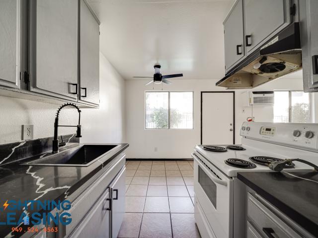 Bright Lake Balboa 1 Bedroom with Pool and On Site Parking