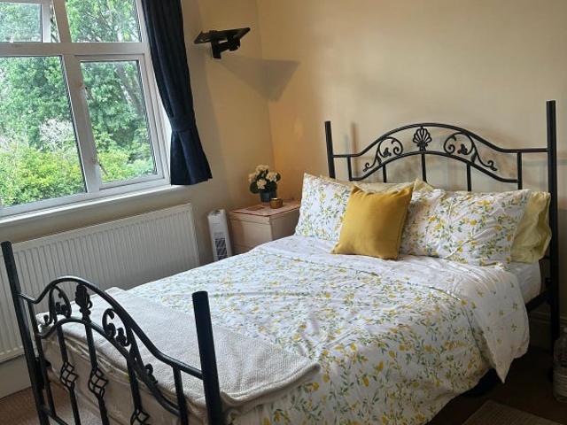 Bright & Large Double Room in Harrow