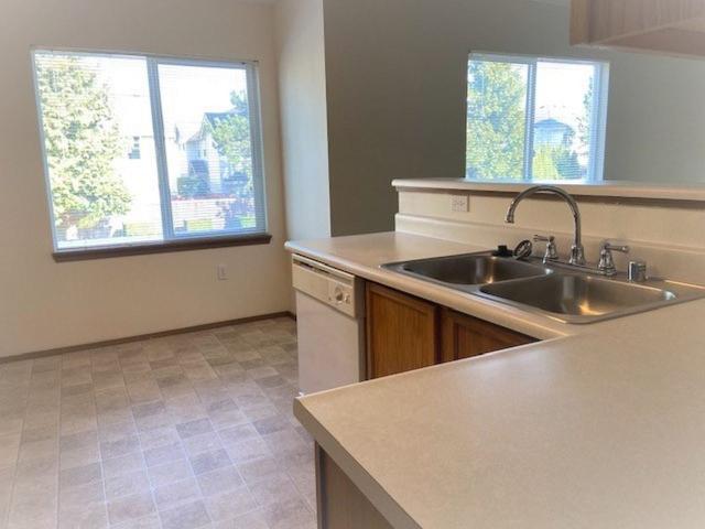 Bright, large end unit 2X2 READY NOW! Cozy gas fireplace! Free Rent move in special, call today for a tour! 1 Bedroom Apartment for Rent at 12110 Se 312th St, Auburn, WA 98092 Lea Hill