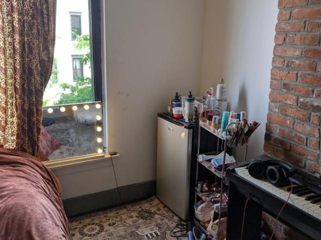 Bright Large Room in Spacious 4BR | Prime Bushwick