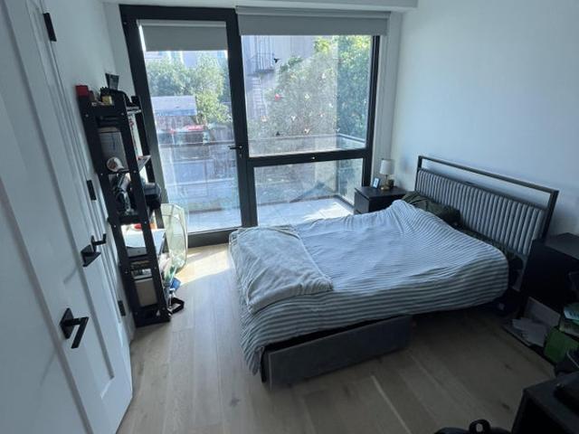 Bright LIC Room w/ Balcony – Available Aug. 15