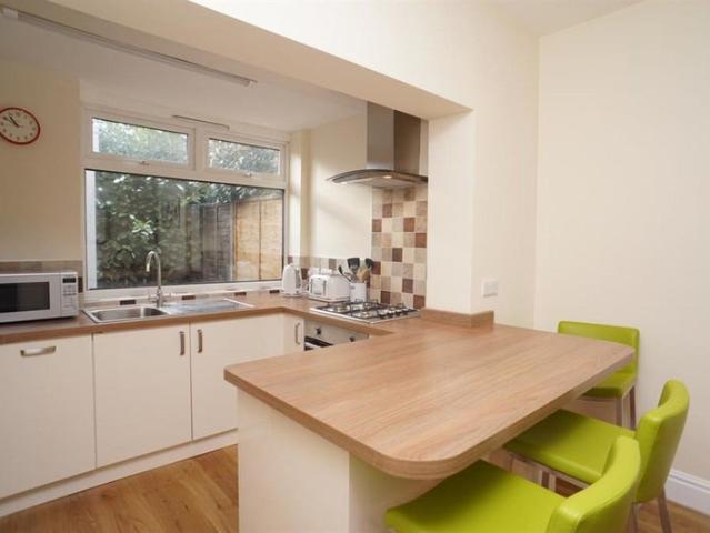 Bright & Modern, 4 Bed House, CROOKES