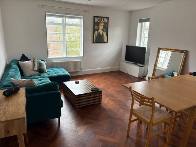 Bright & Spacious 1 Bed Flat in Crouch End