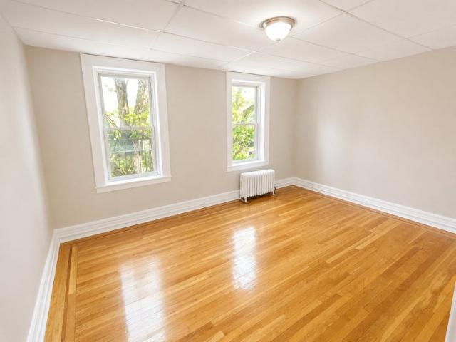 Bright & Spacious 1 Bedroom Apartment_Hardwood Flo