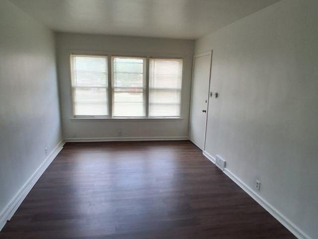 Bright & Spacious 2 bedroom 1 bath apartment