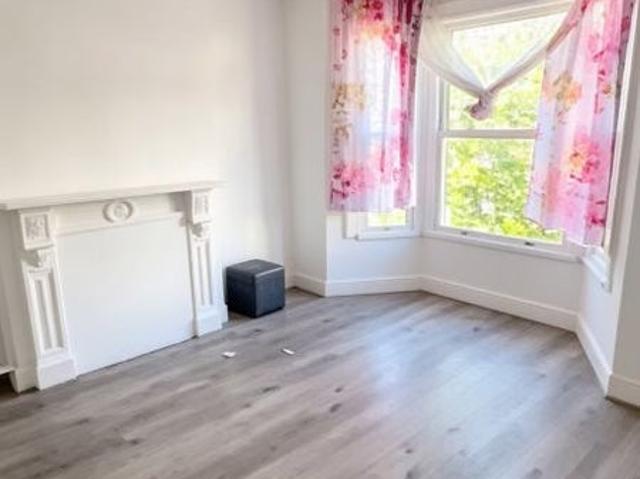Bright & Spacious 5 Bedroom Home in Forest Gate