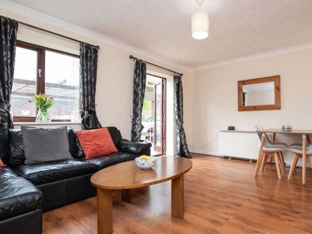 Bright Spacious Apartment in Luxury Location