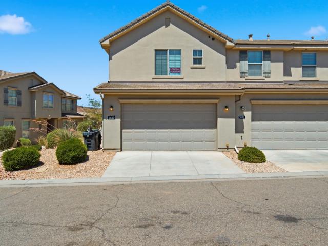 Bright & Spacious 3 bedroom Townhome