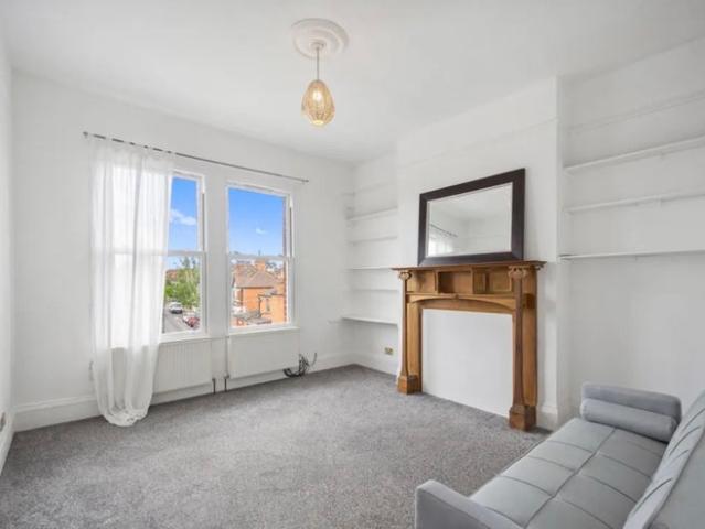 Bright & spacious penthouse w garden zone 2