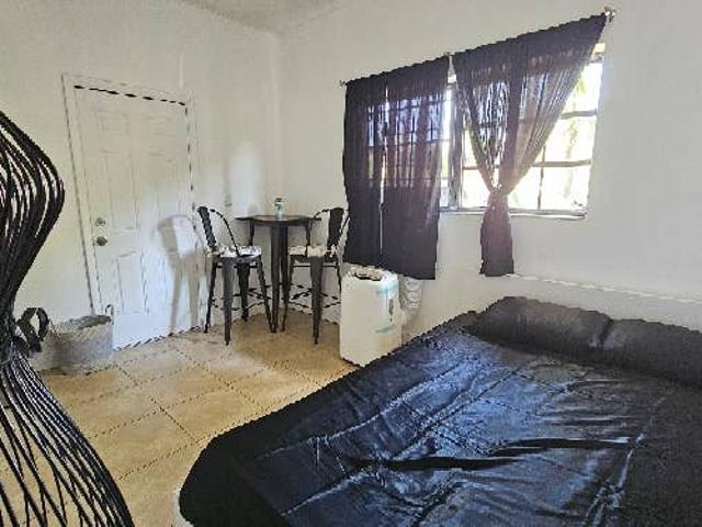 Bright, Spacious Private Room