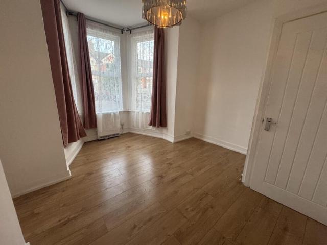 Bright & Spacious/Parking/Garden/Close to Station